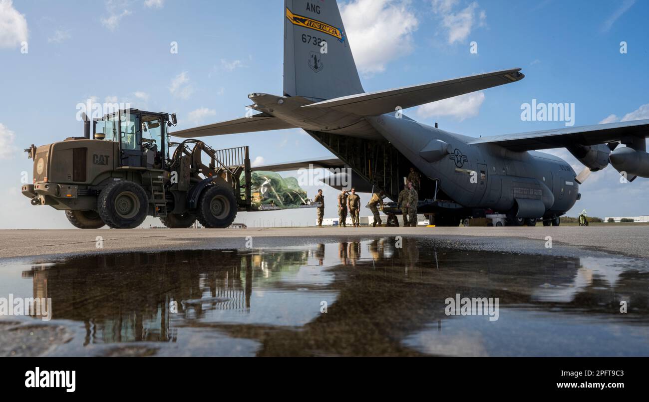 Airmen assaigned to the 621st Contingency Response Wing load cargo onto ...