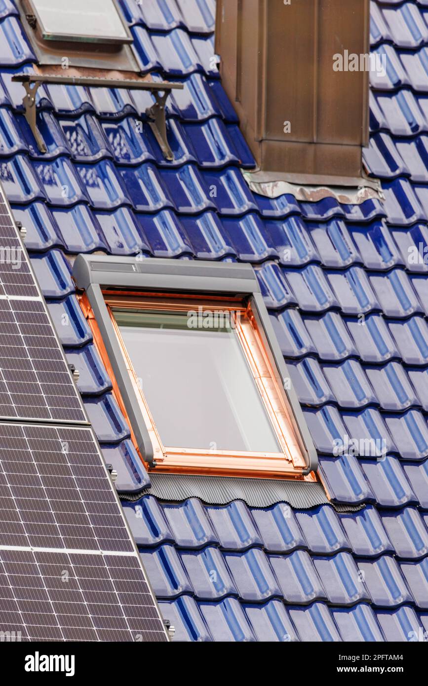 Skylight framed hi-res stock photography and images - Alamy