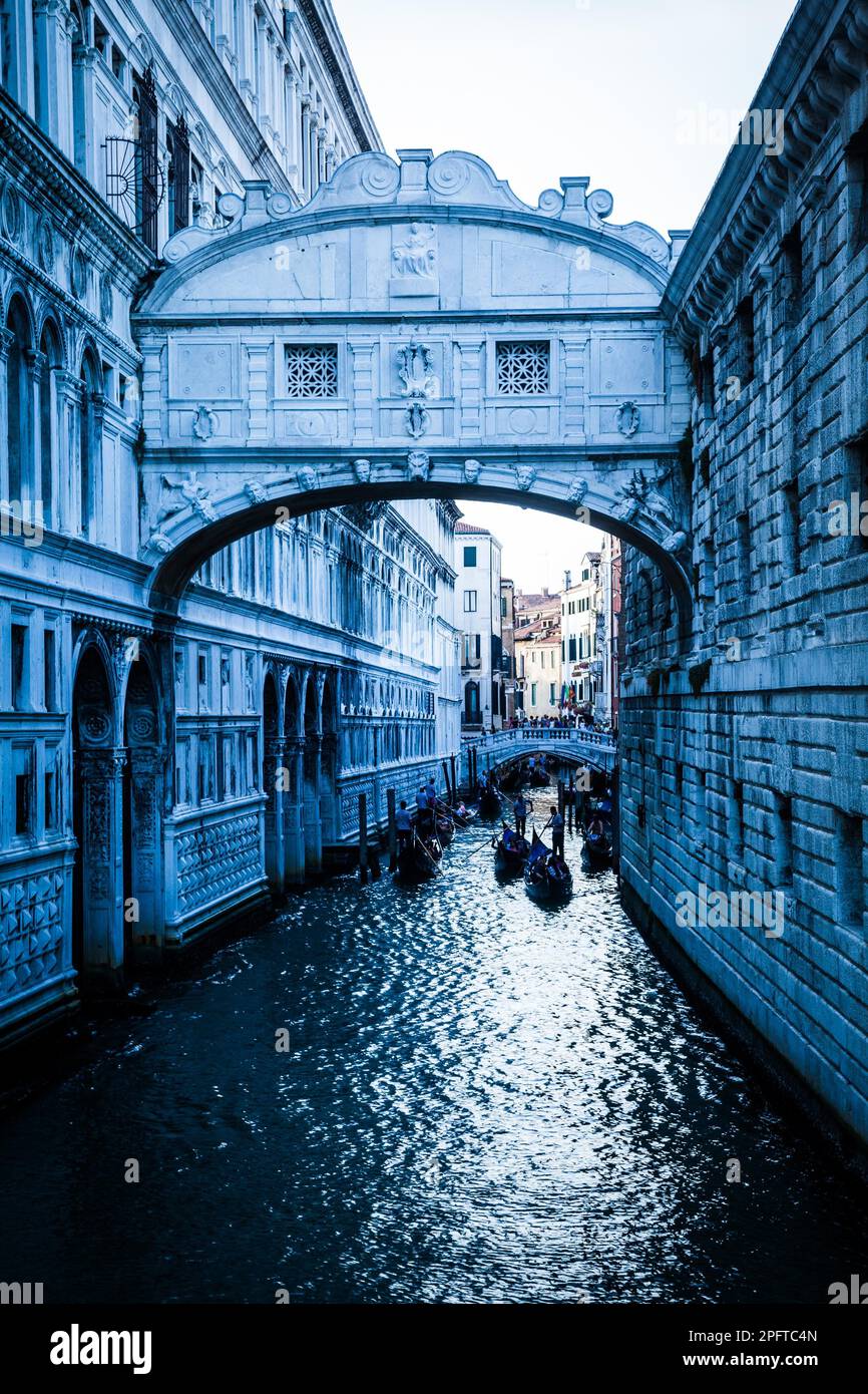 Tourists in gondolas sailing on the Rio de Palazzo o de Canonica Canal ...