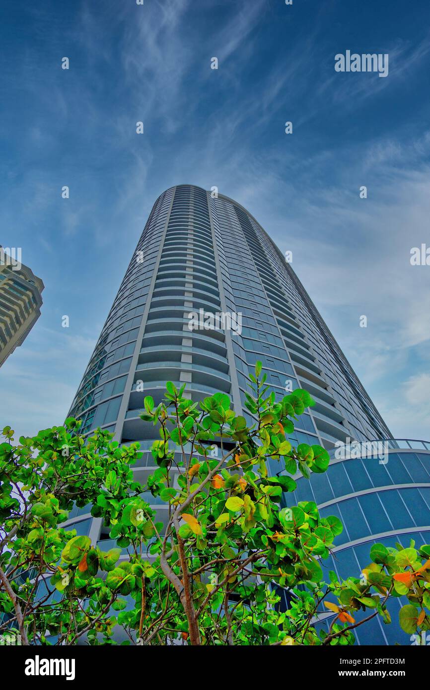 Fort Lauderdale Office Tower from Below Stock Photo - Alamy