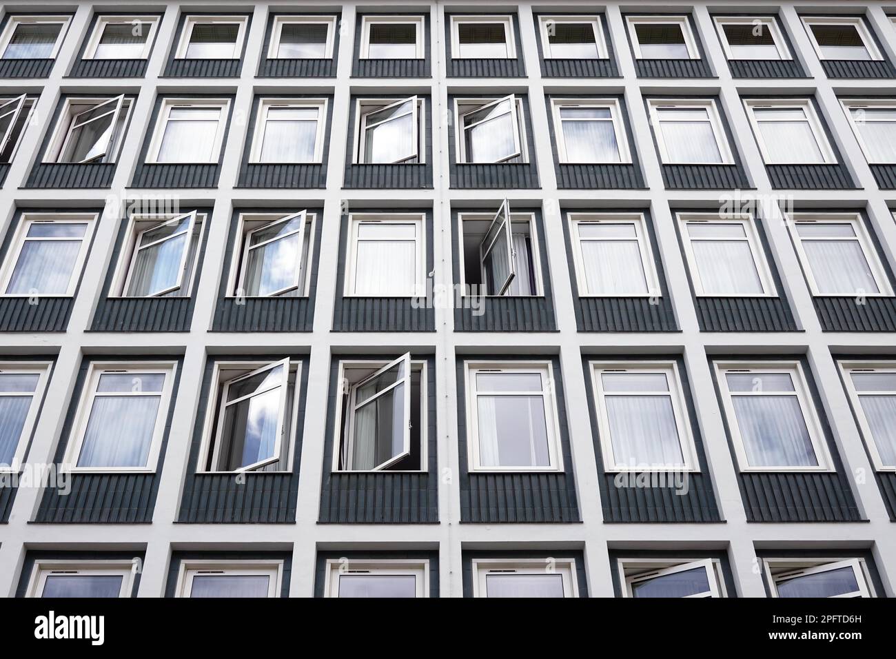 Rows of windows hi-res stock photography and images - Alamy