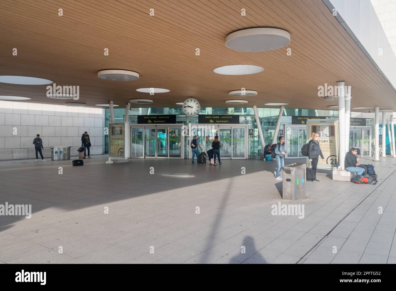Lisbon airport terminal 1 hi-res stock photography and images - Alamy
