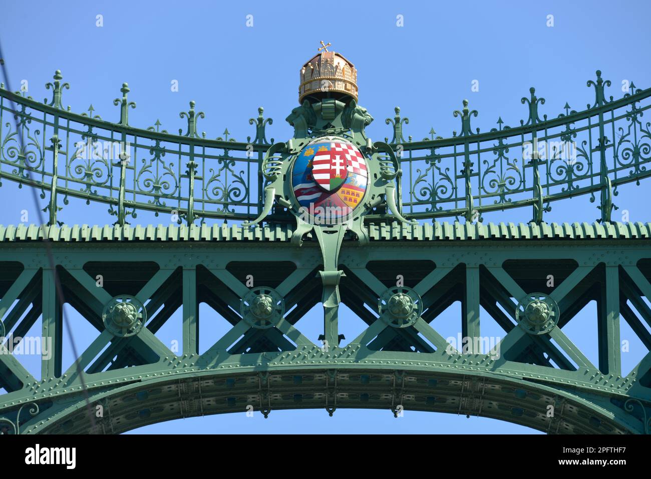Budapest coat of arms hi-res stock photography and images - Alamy