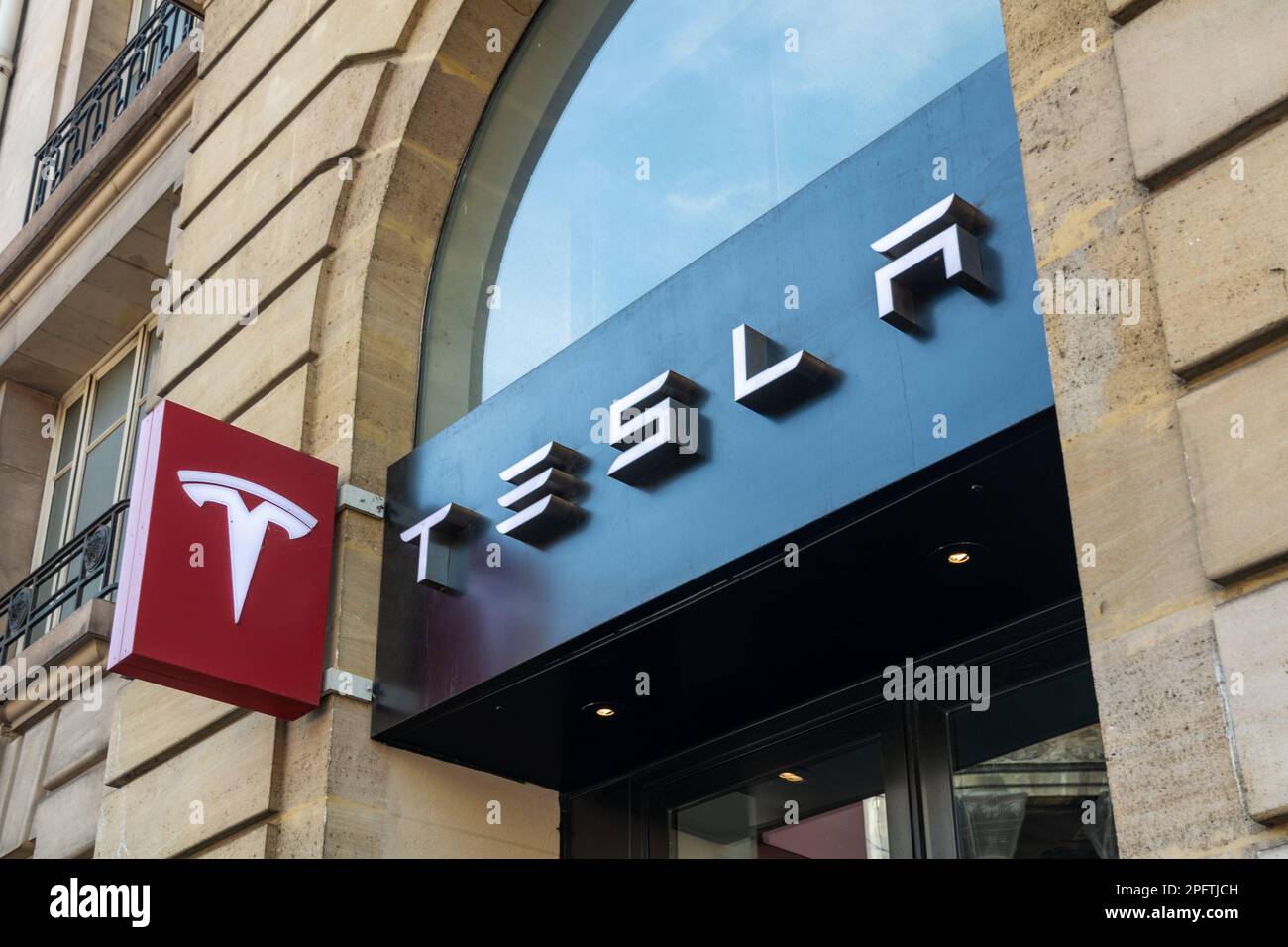 Paris, France - August 30, 2019 : The logo of Tesla, in Paris Stock ...