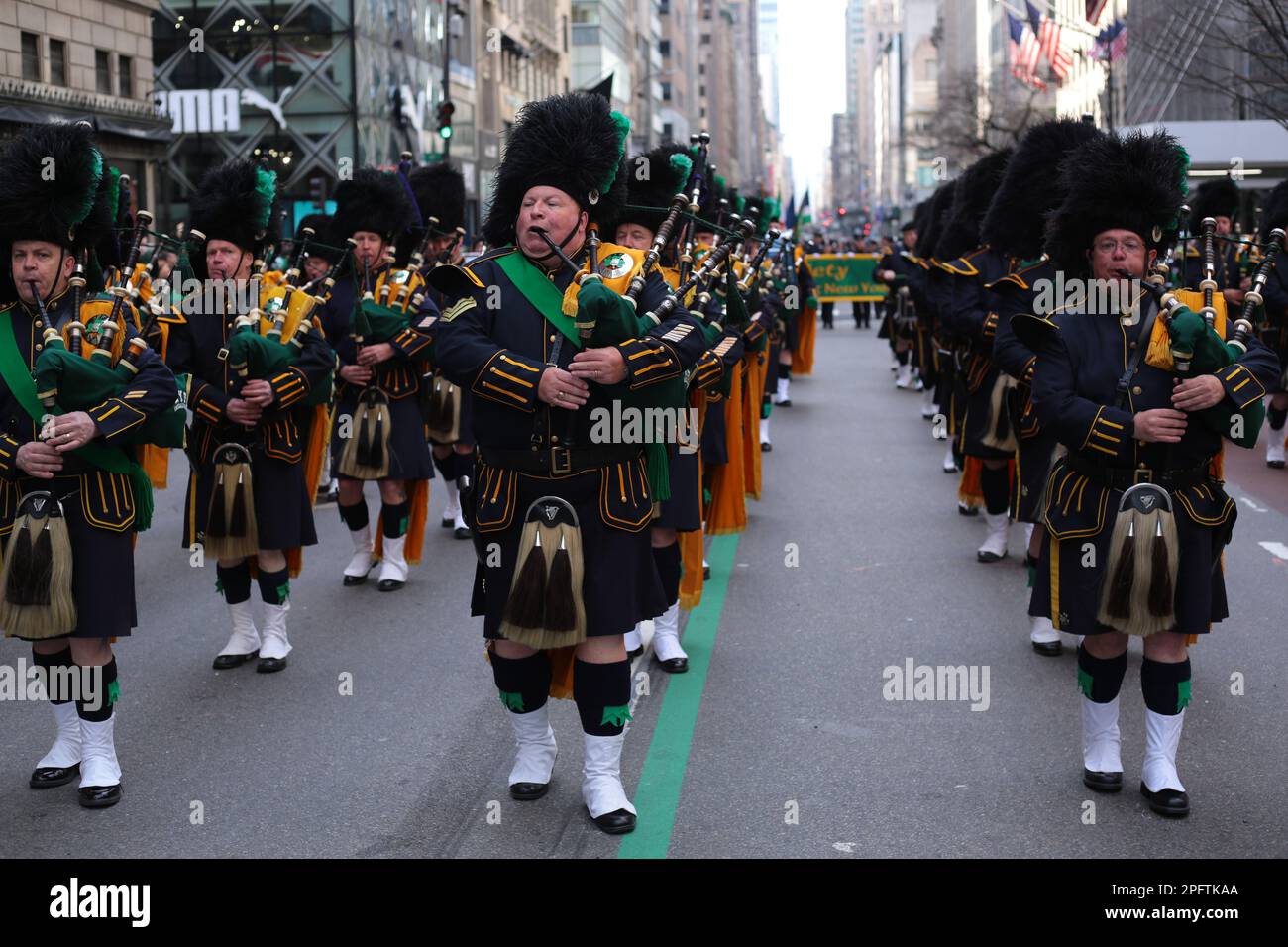 Nyc st patricks parade 5th avenue hi-res stock photography and images ...