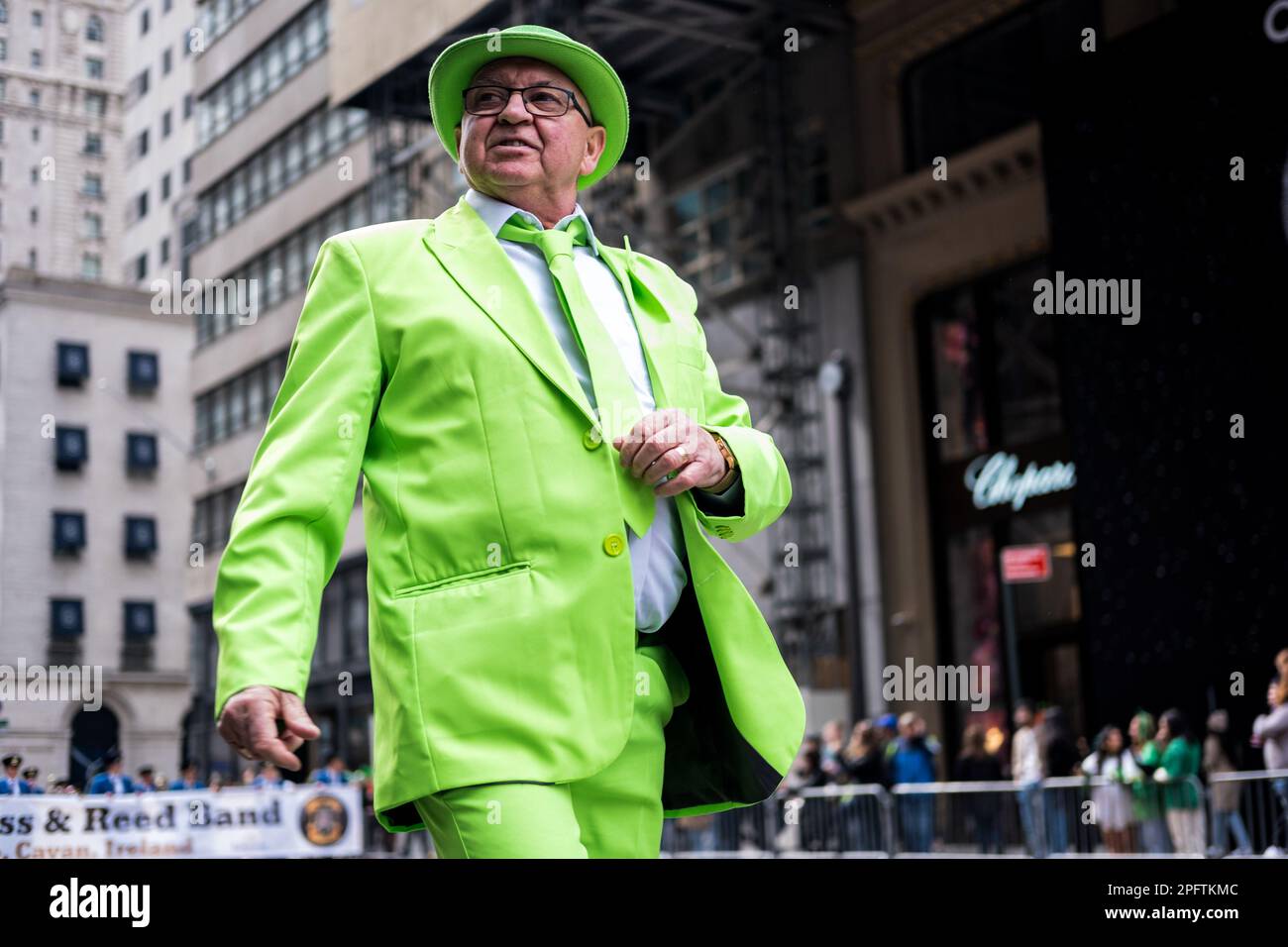 People wearing green clothes during the Saint Patrick's day parade in ...