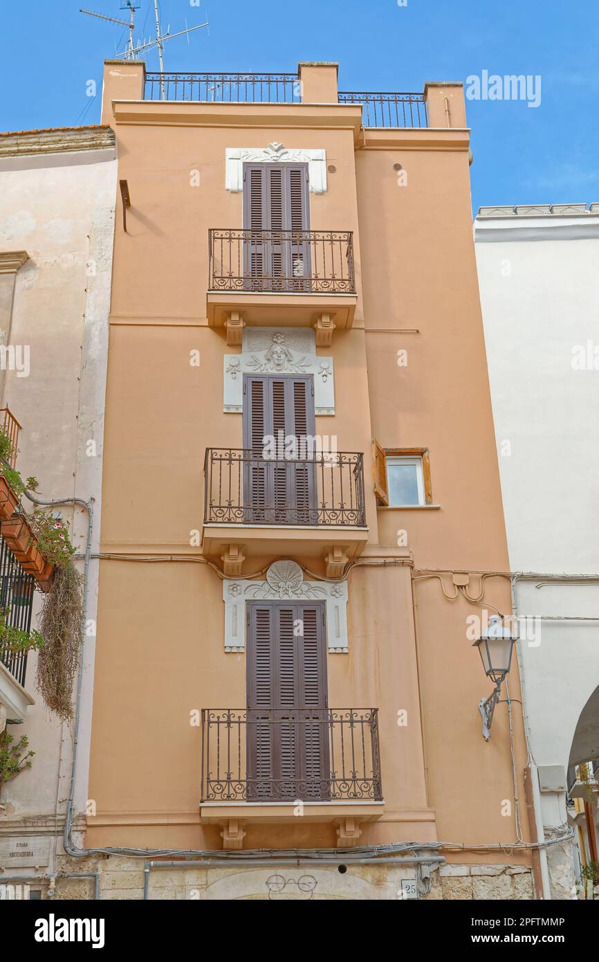 Old traditional house port hi-res stock photography and images - Alamy