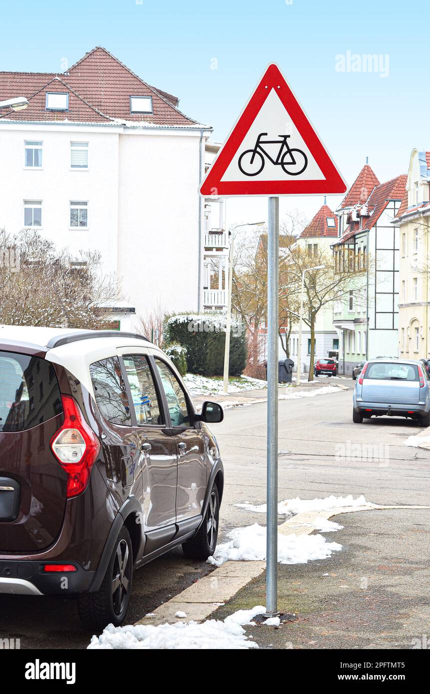 Beware of cyclists warning sign on city street Stock Photo - Alamy