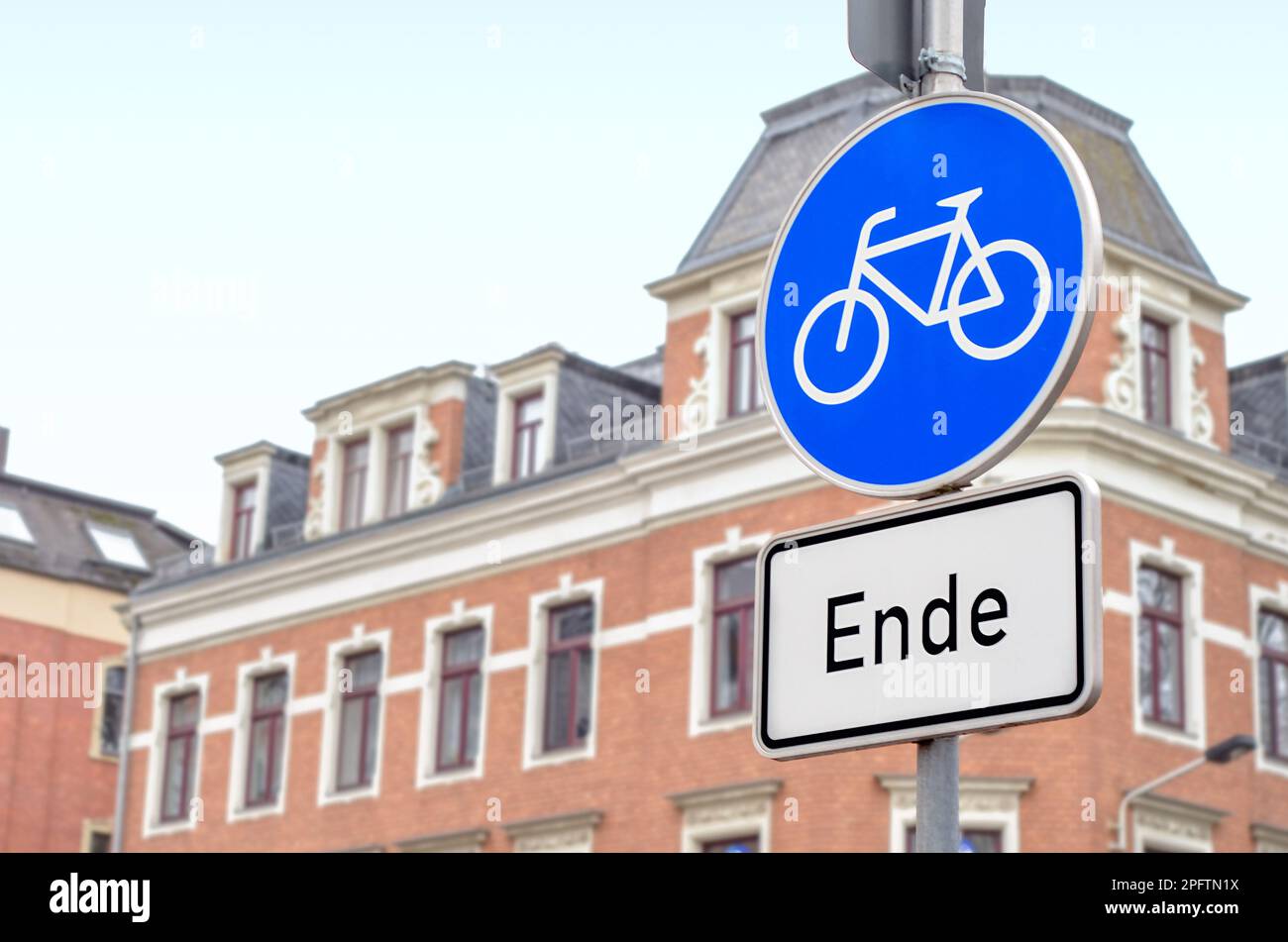 Bike lane ends hi-res stock photography and images - Alamy