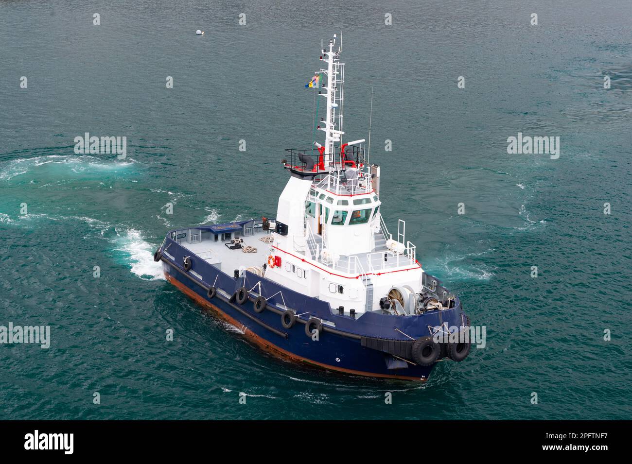tugboat in the sea water. marine tugboat in sea. photo of tugboat ...