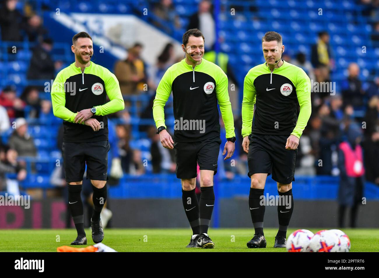 Dan cook assistant referee hi-res stock photography and images - Alamy