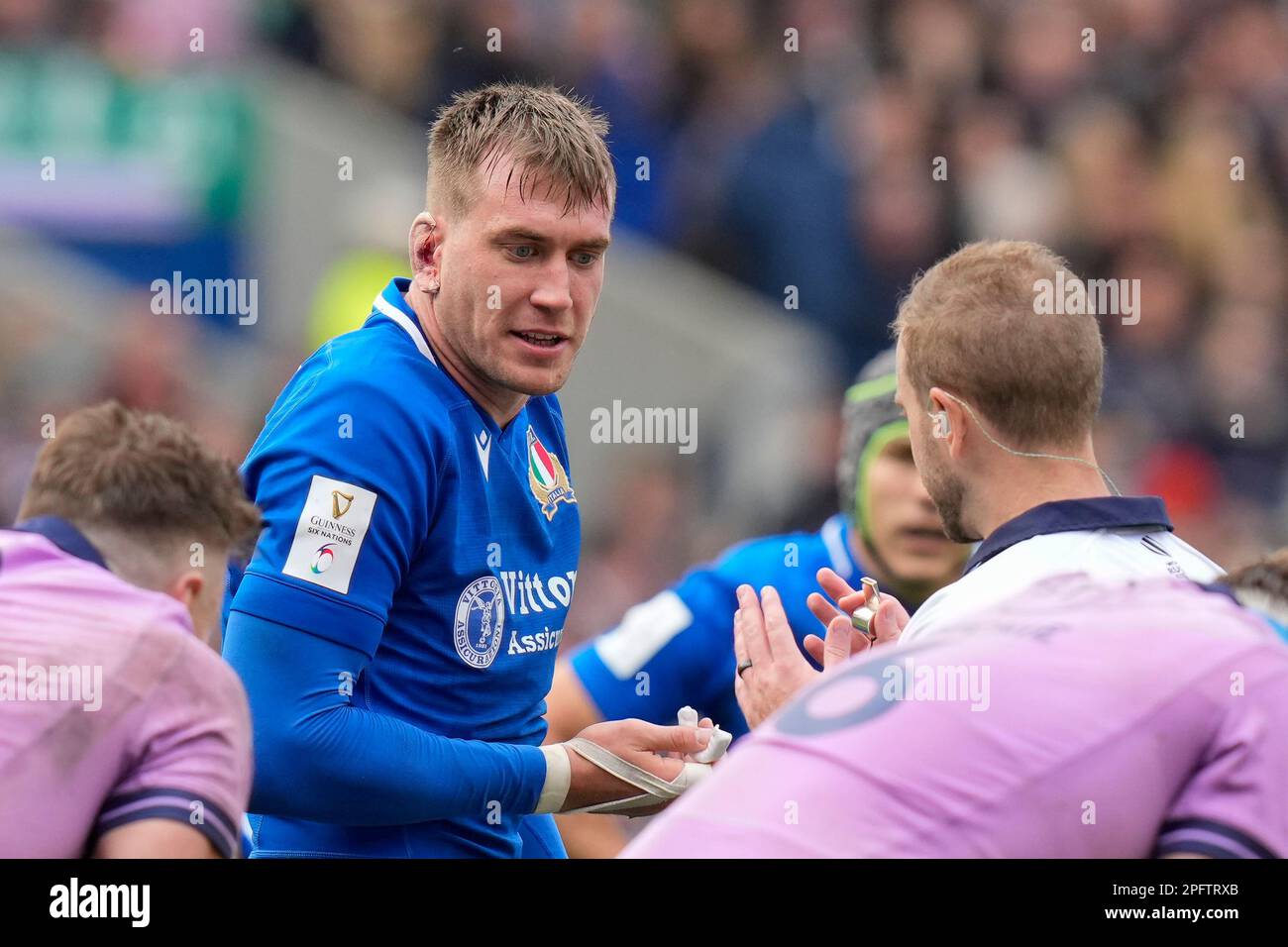 Angus gardner referee hi-res stock photography and images - Alamy