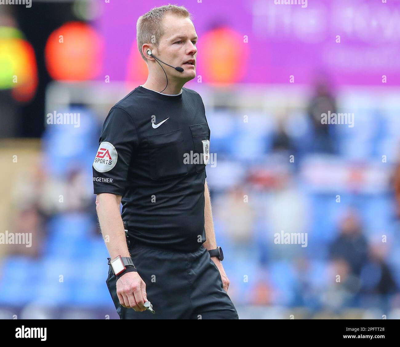 referee Gavin Ward during the Sky Bet Championship match Reading vs ...