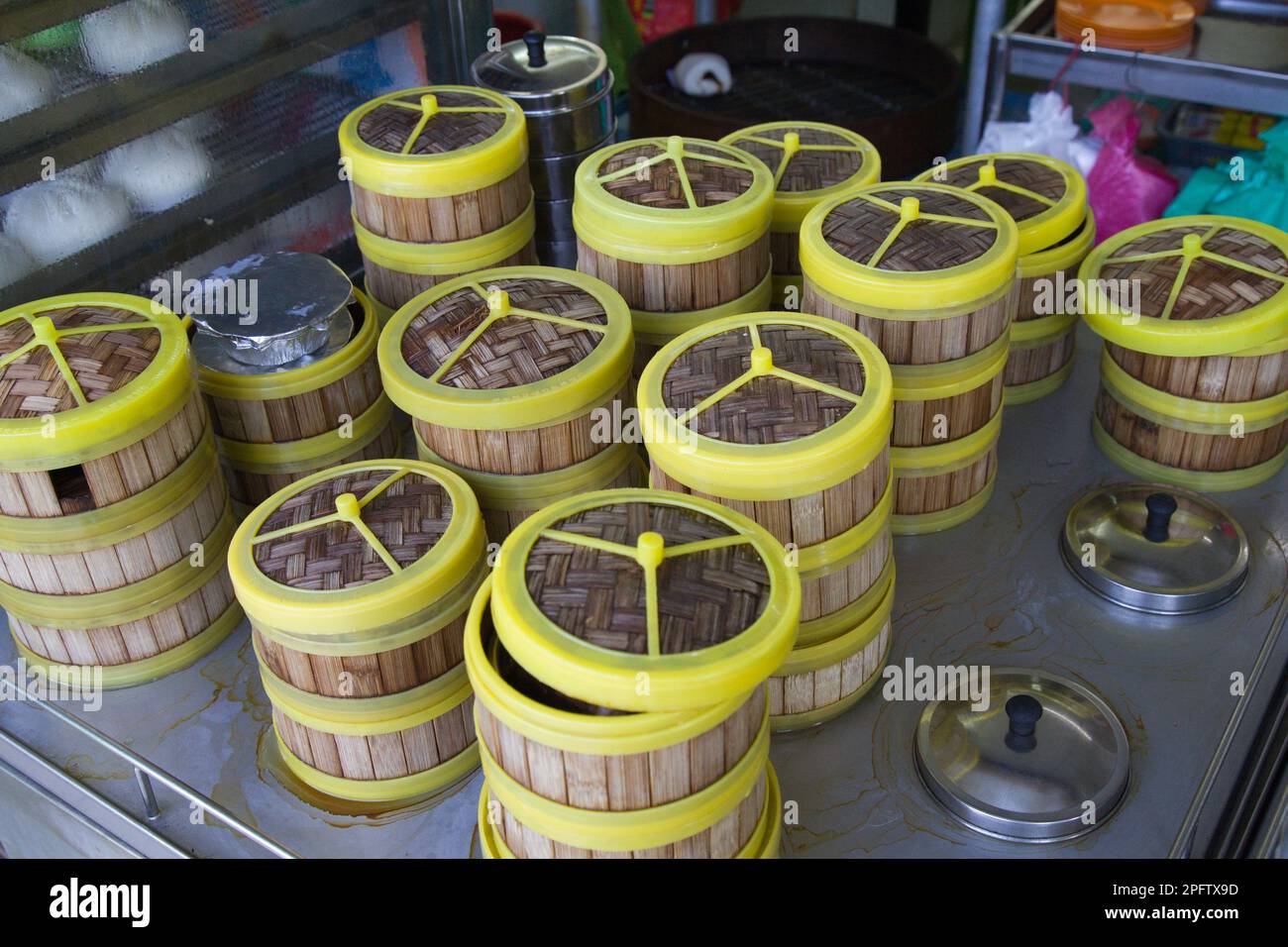 Cooking vessels hi-res stock photography and images - Alamy