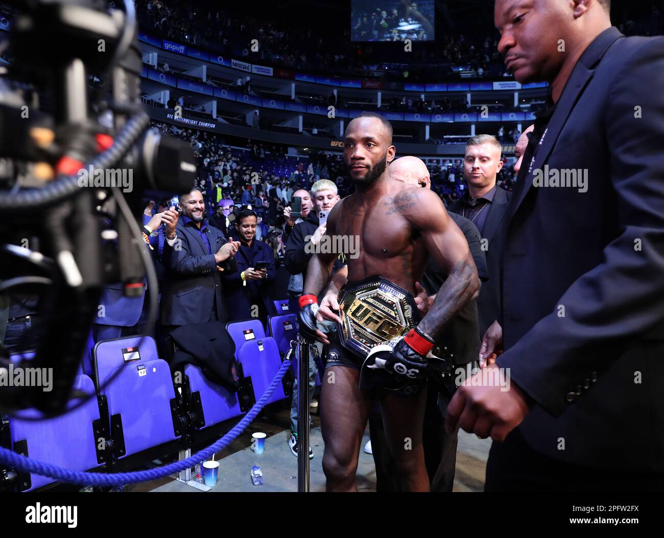 Ufc octagon o2 arena hi-res stock photography and images - Alamy