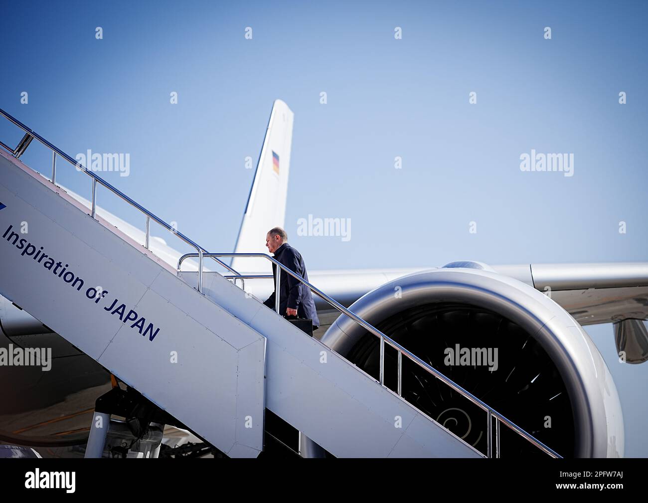 Tokio, Japan. 19th Mar, 2023. German Chancellor Olaf Scholz (SPD) walks ...
