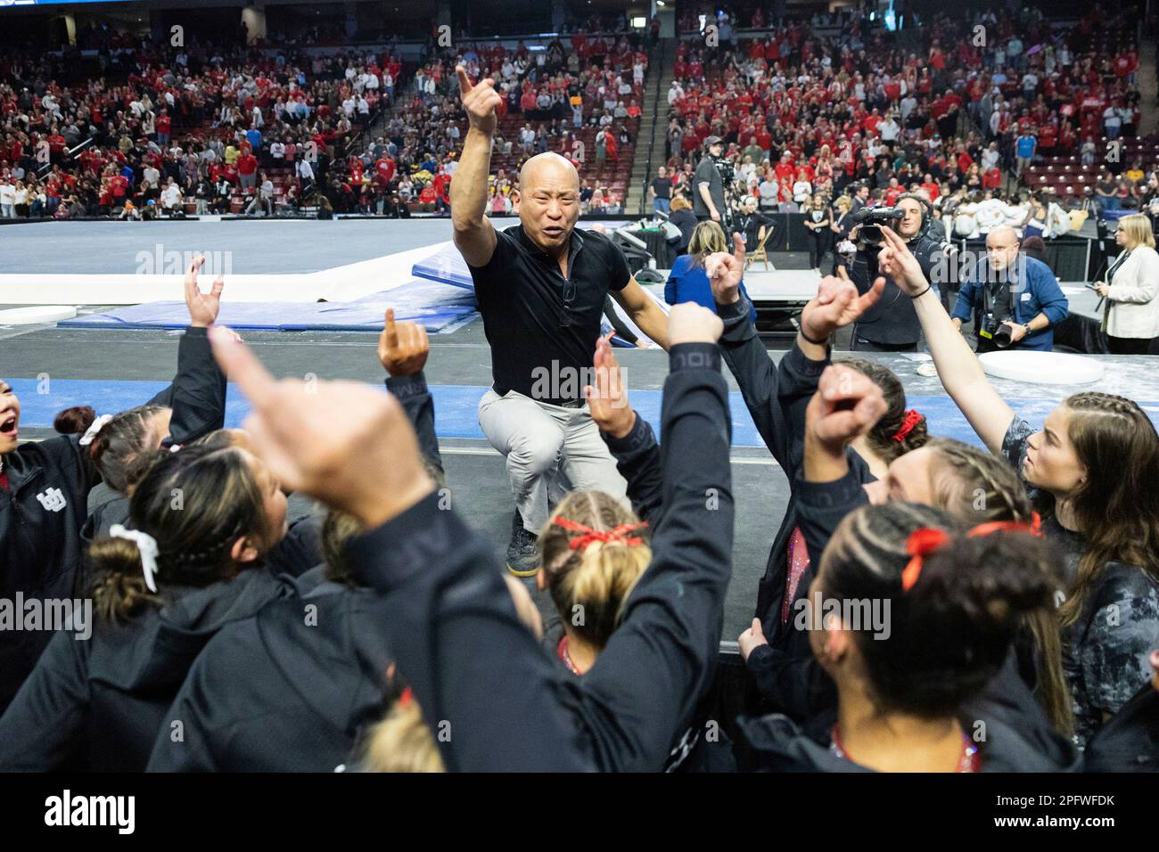 Utah's head coach Tom Farden leads the team in a chant after winning ...