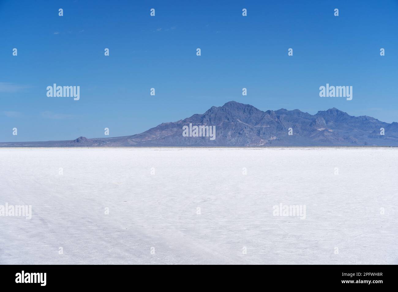 The view of Bonneville Salt Flats in Utah Stock Photo - Alamy