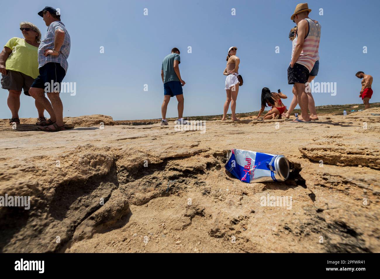 Rubbish on the ground hi-res stock photography and images - Alamy