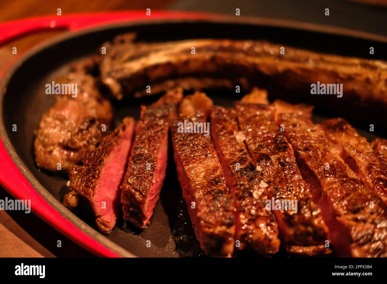 Medium rare meat on plate in the restaurant Stock Photo - Alamy