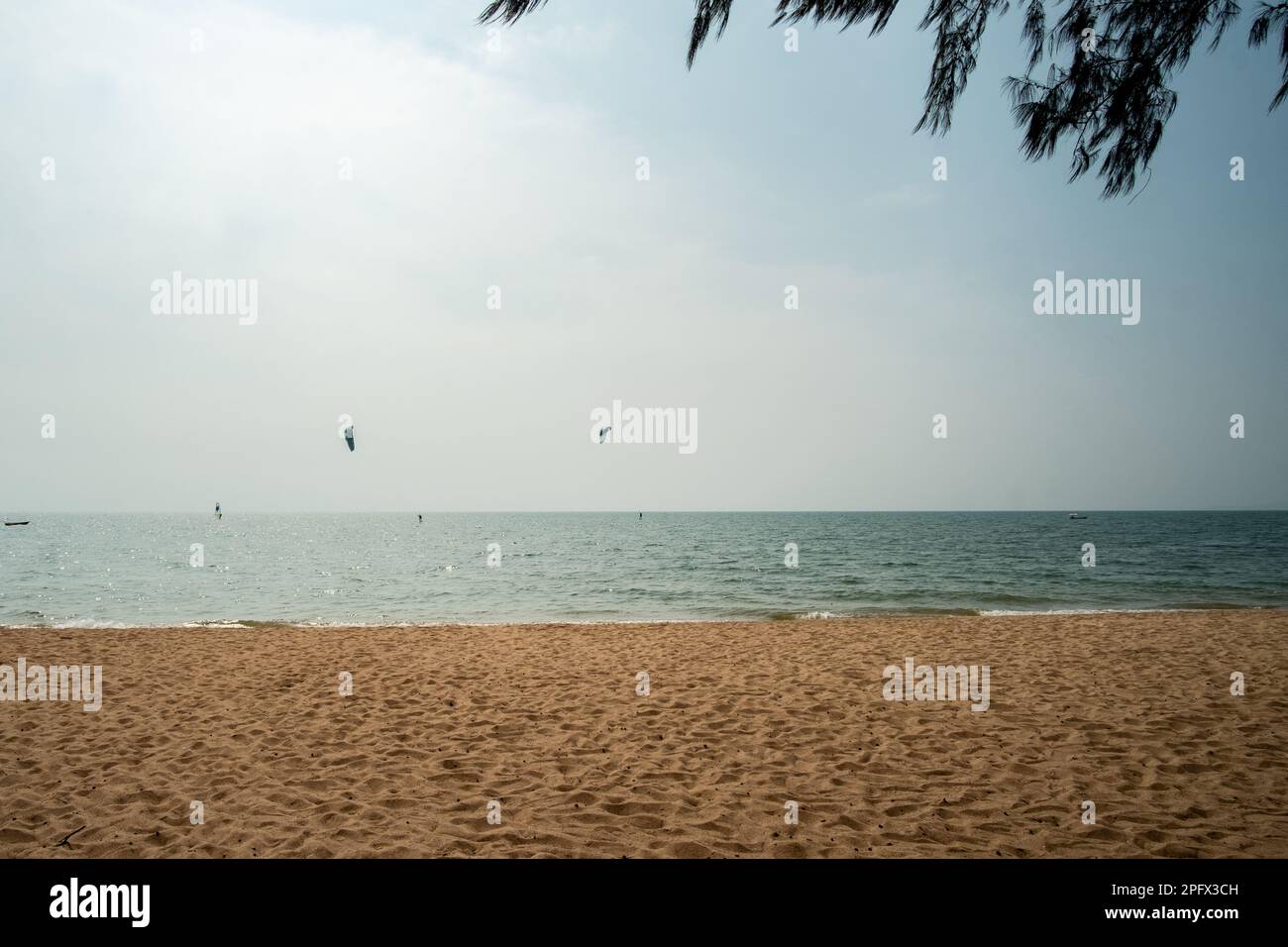 Horizontal line of the beach, in Pattaya, Thailand Stock Photo - Alamy