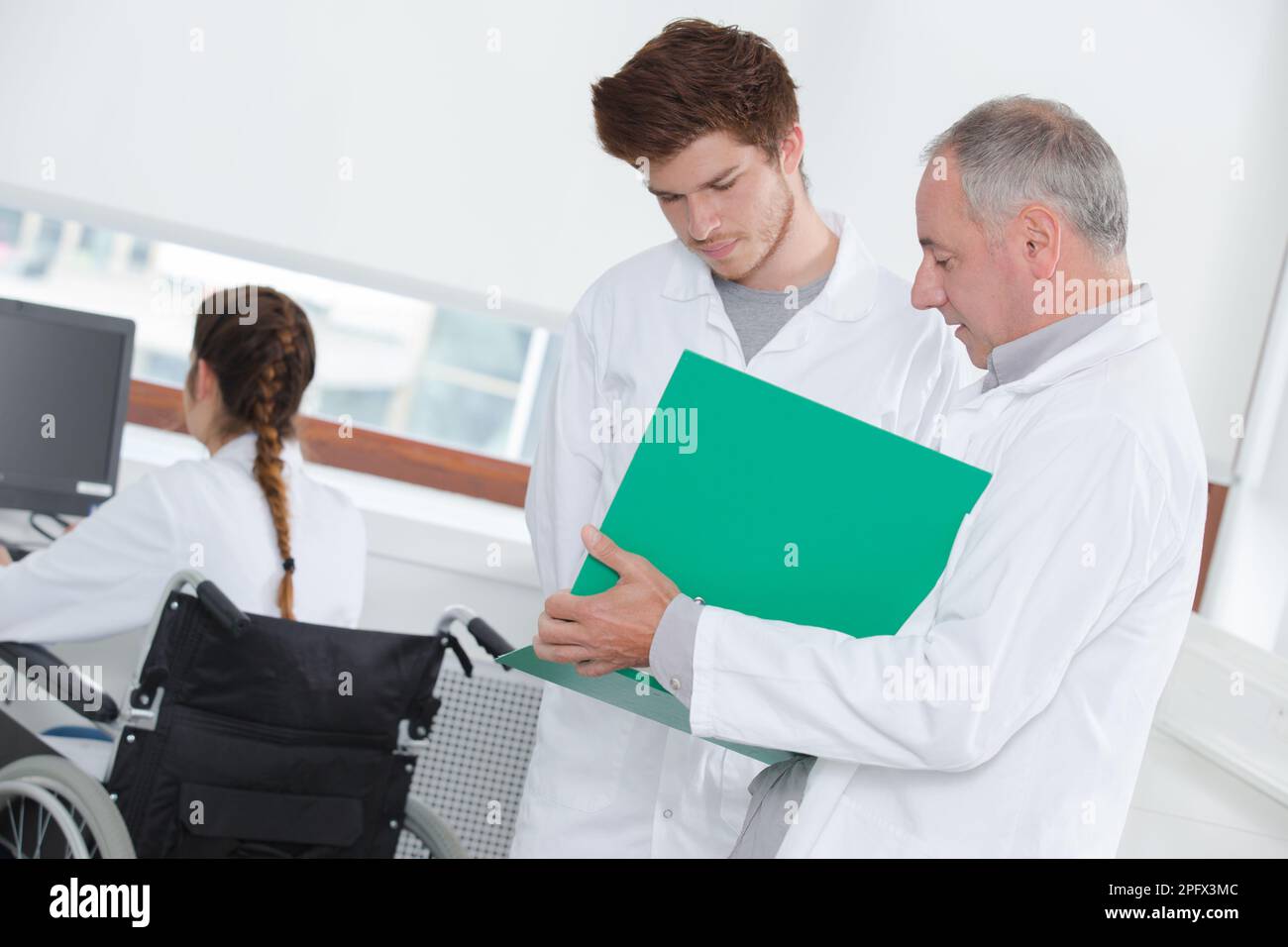 Disabled scientist hi-res stock photography and images - Alamy