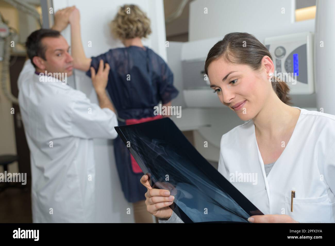 patient doing xray examination while standing Stock Photo - Alamy