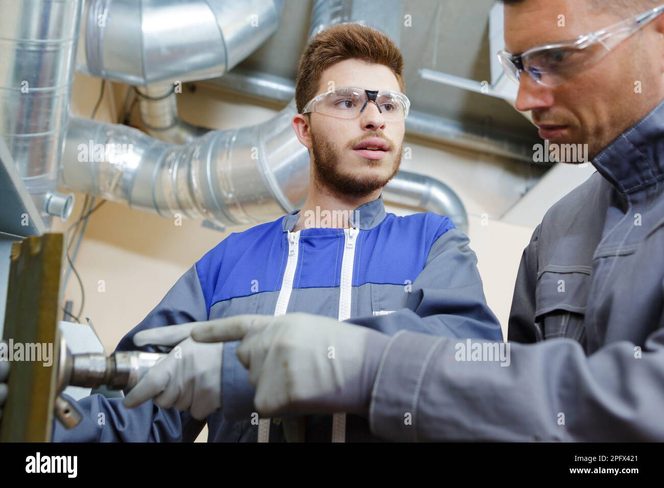 Hydraulic pipe bender hi-res stock photography and images - Alamy