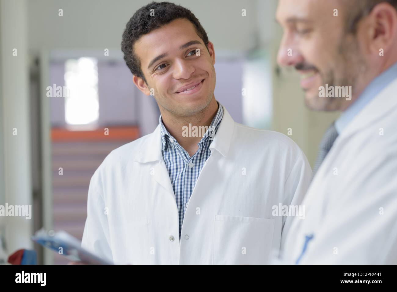 Technologist labcoat hi-res stock photography and images - Alamy