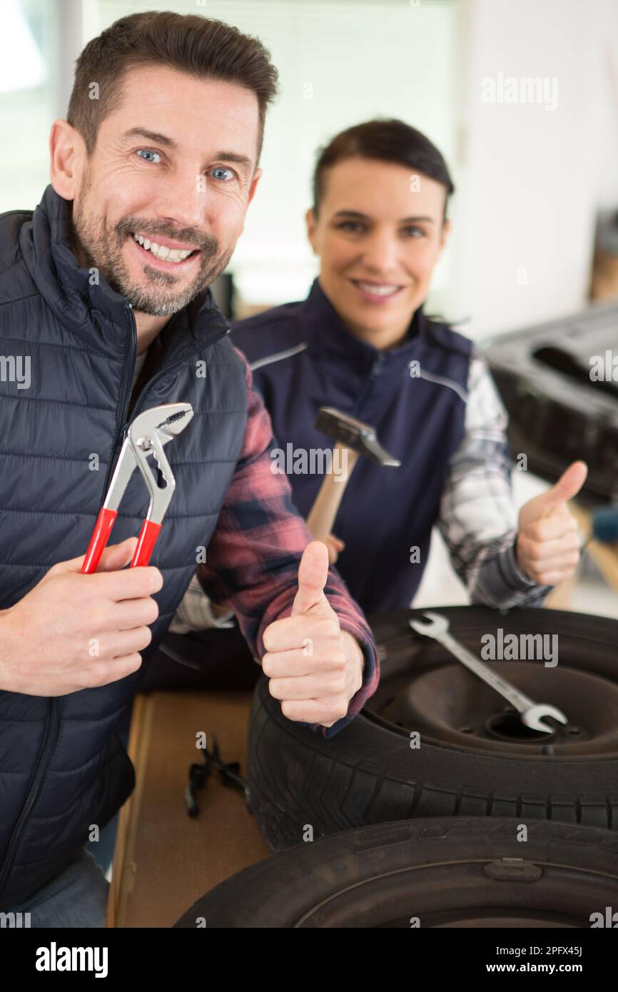 Car mechanics work bench hi-res stock photography and images - Alamy