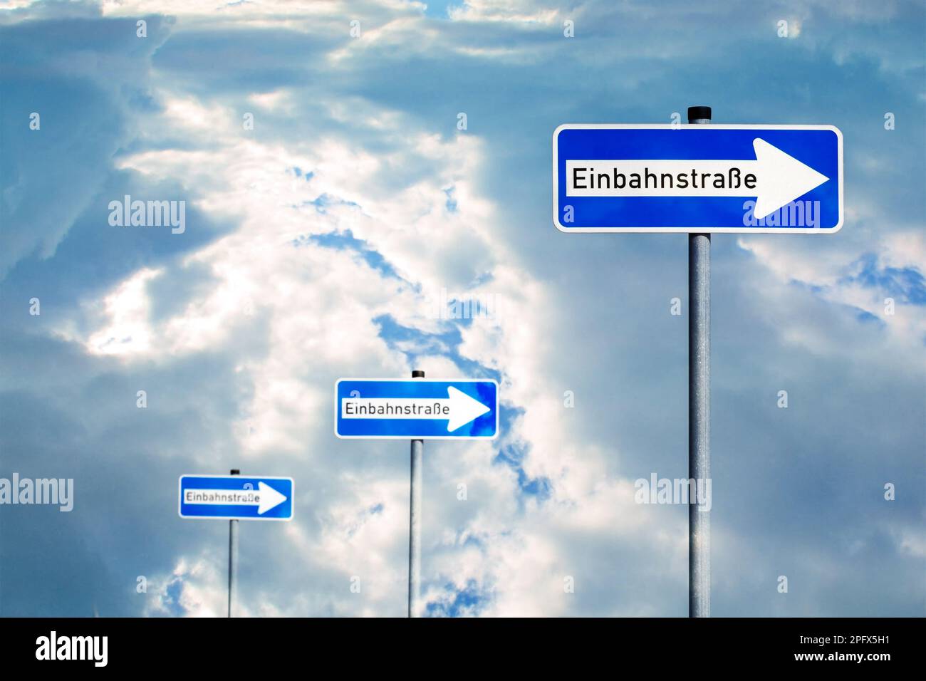 Sign direction street way one arrow hi-res stock photography and images ...