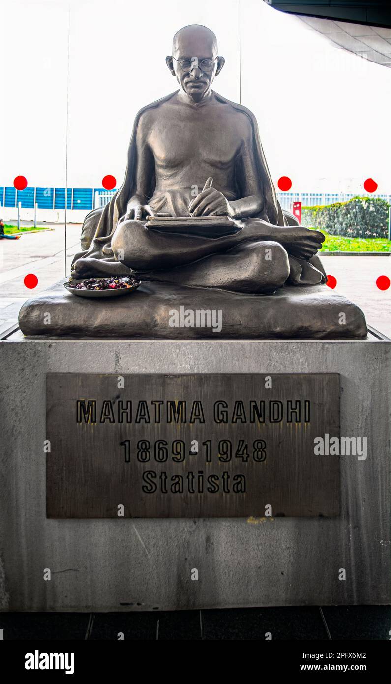 Italy Piedmont Turin Festival dell'Oriente 2023. Mahatma Gandhi Statua ...