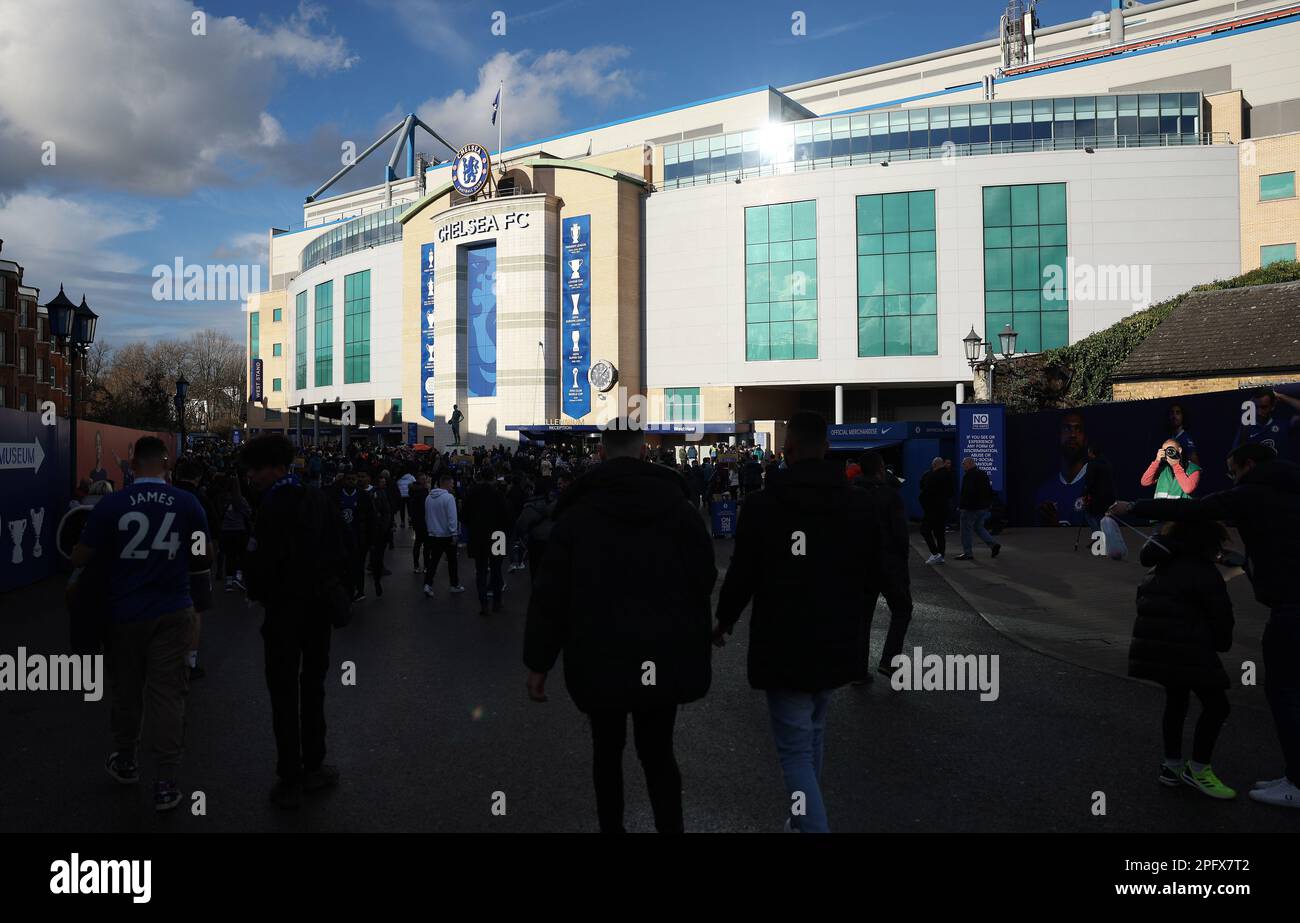 Chelsea stadium outside view hi-res stock photography and images - Alamy