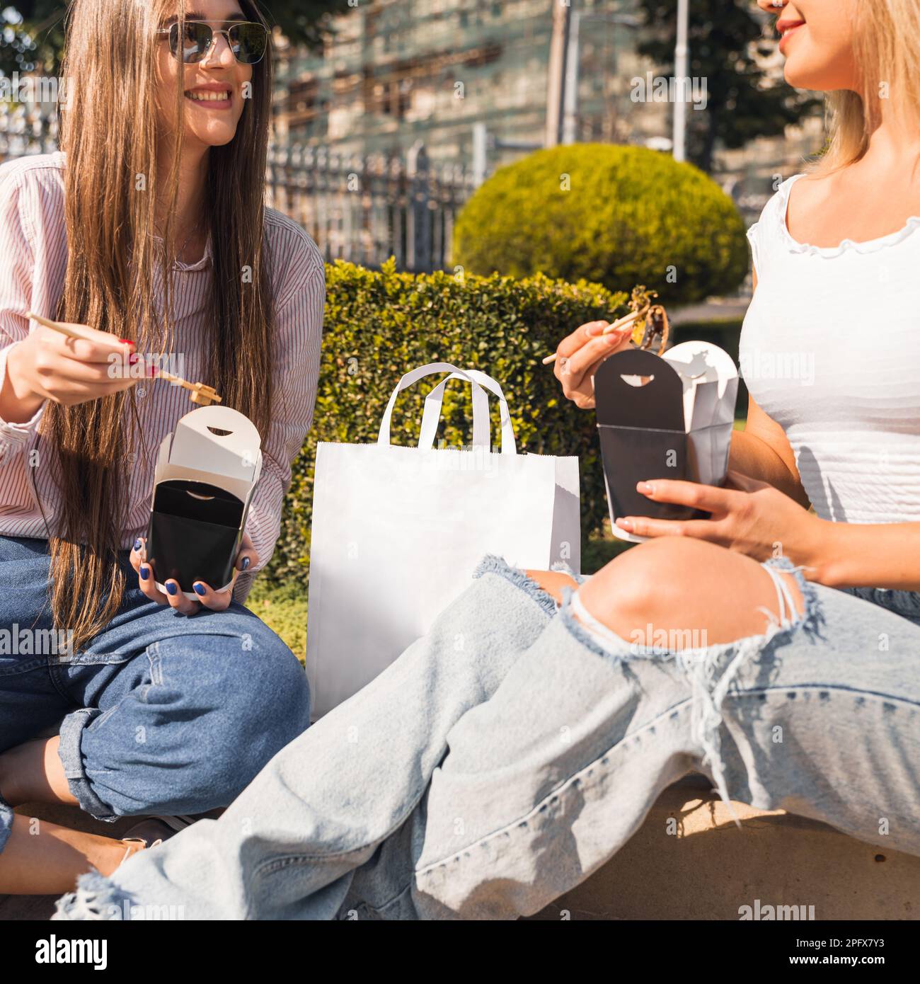 Chinese take away friends hi-res stock photography and images - Alamy