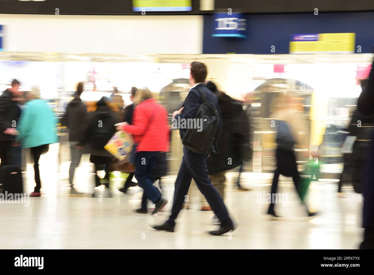 People rushing for the train hi-res stock photography and images - Alamy
