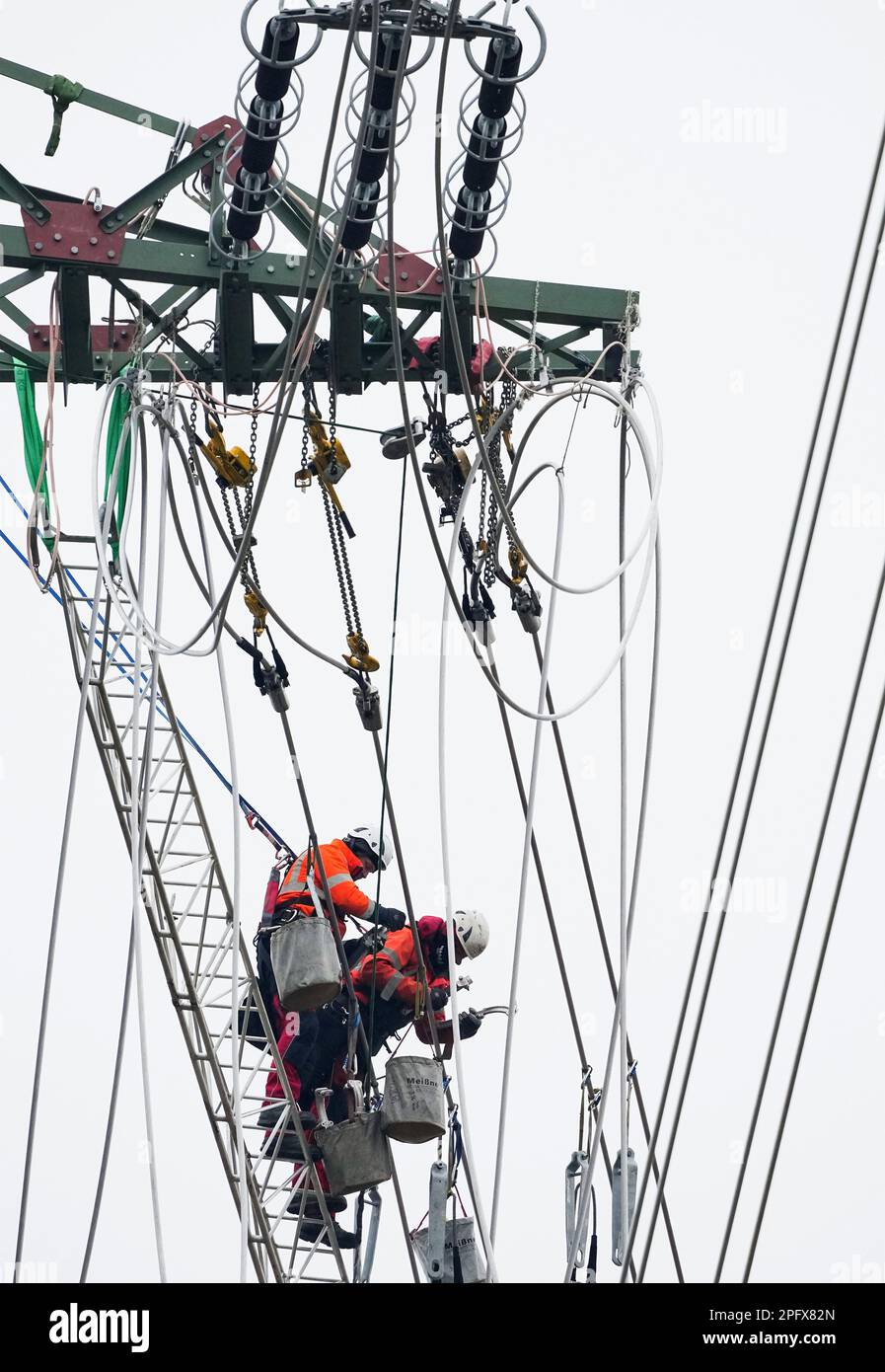 Guy wires hi-res stock photography and images - Alamy