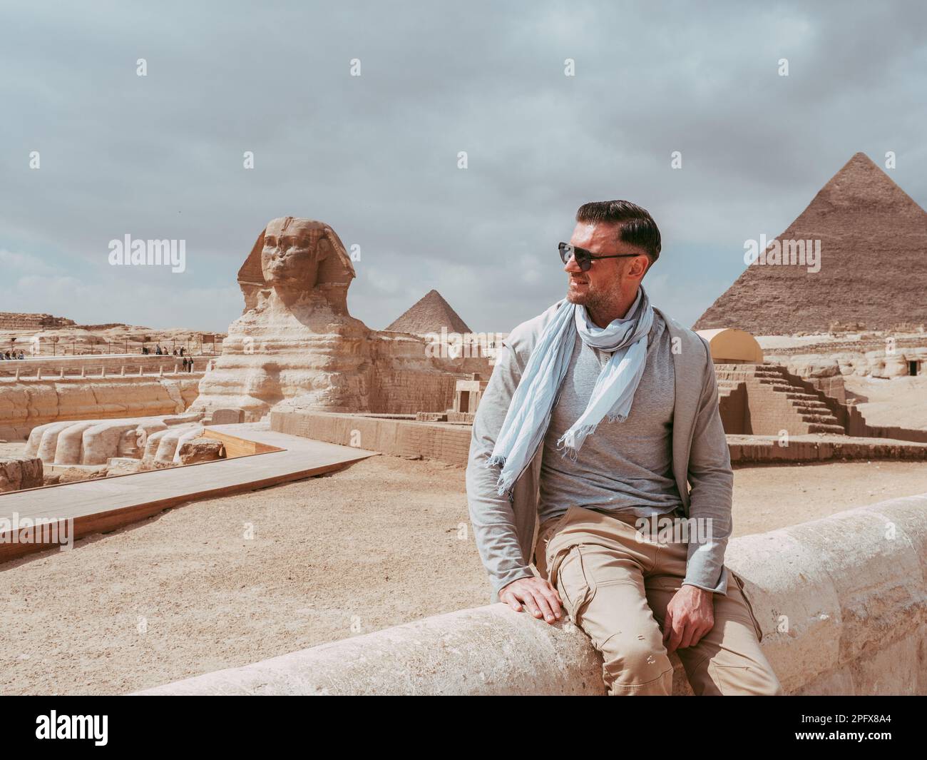 Happy tourist pyramids of giza hi-res stock photography and images - Alamy