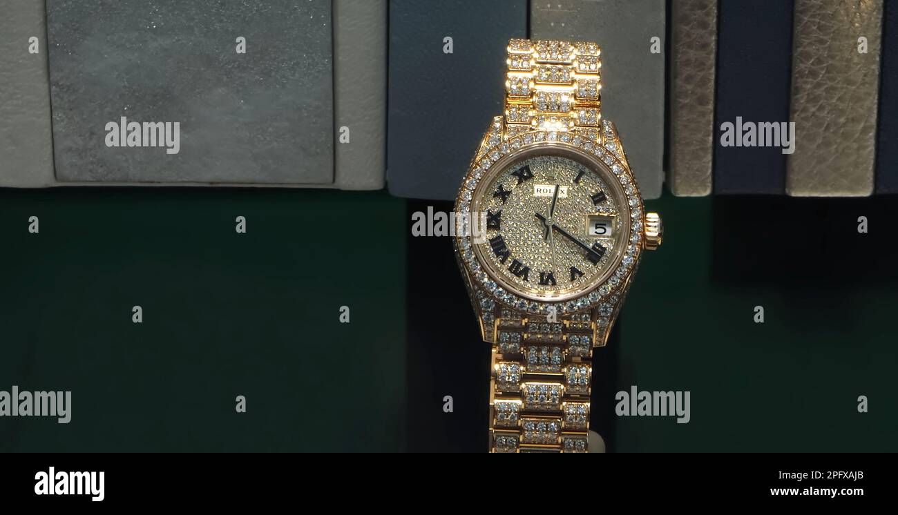 Rolex watch in a shop window Stock Photo - Alamy