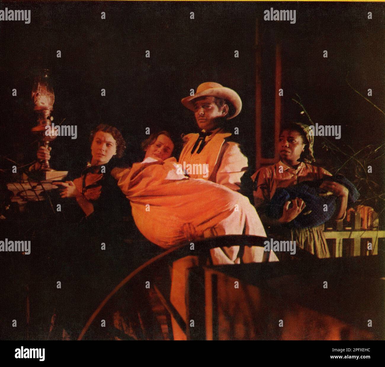 VIVIEN LEIGH OLIVIA de HAVILLAND CLARK GABLE and BUTTERFLY McQUEEN in GONE WITH THE WIND 1939 ...