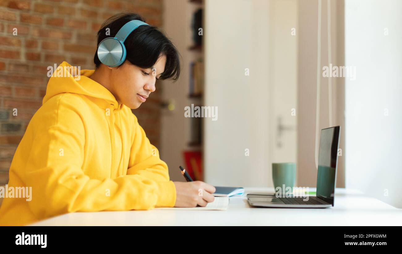 Korean teen notes hi-res stock photography and images - Alamy