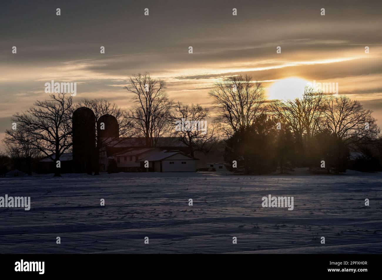 Sunlight over farm hi-res stock photography and images - Alamy