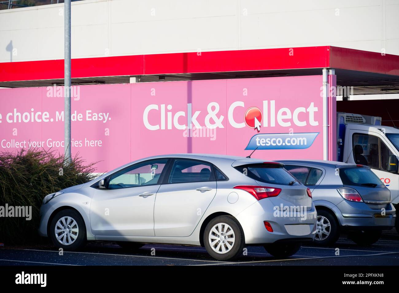 Click collect online internet shopping sign at shop car park lane Stock ...