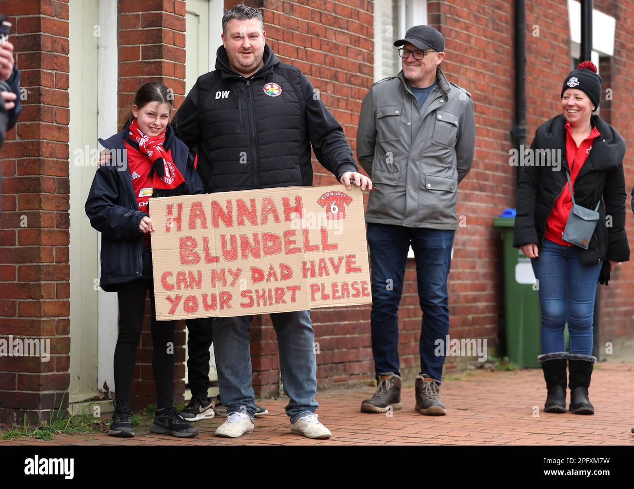 Queue ahead sign hi-res stock photography and images - Alamy