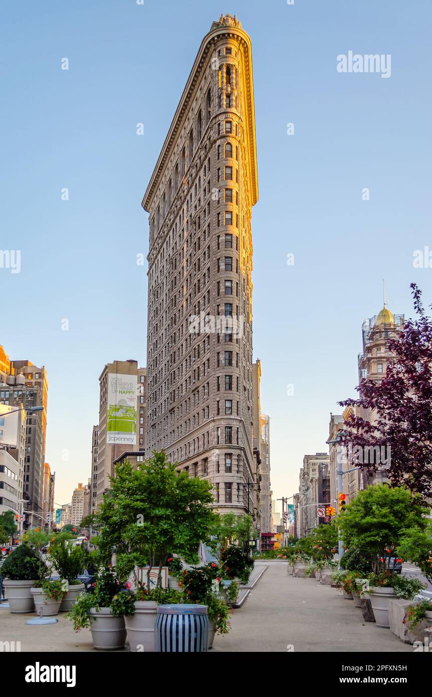 NEW YORK CITY - MAY 26: The Flatiron Building, New York City, May 26 ...