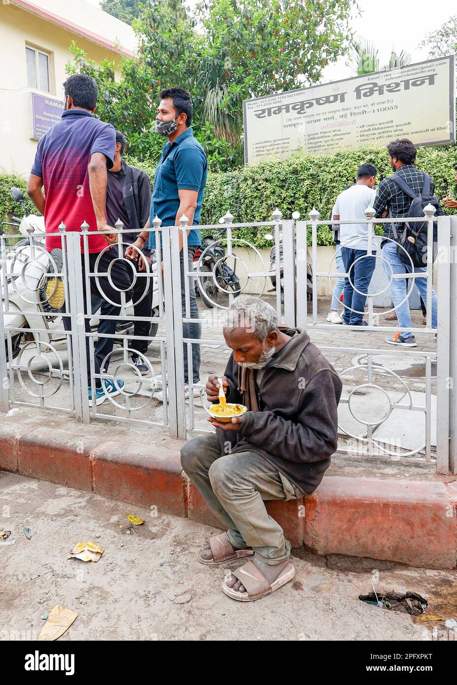 Poor people food eating hi-res stock photography and images - Alamy
