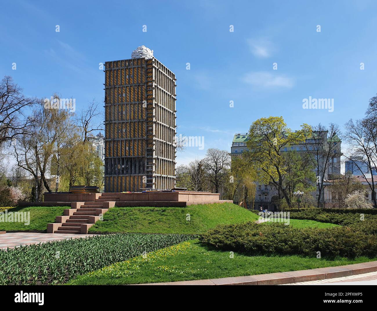 Shevchenko monument in Kyiv's Shevchenko Park, protected by a special ...