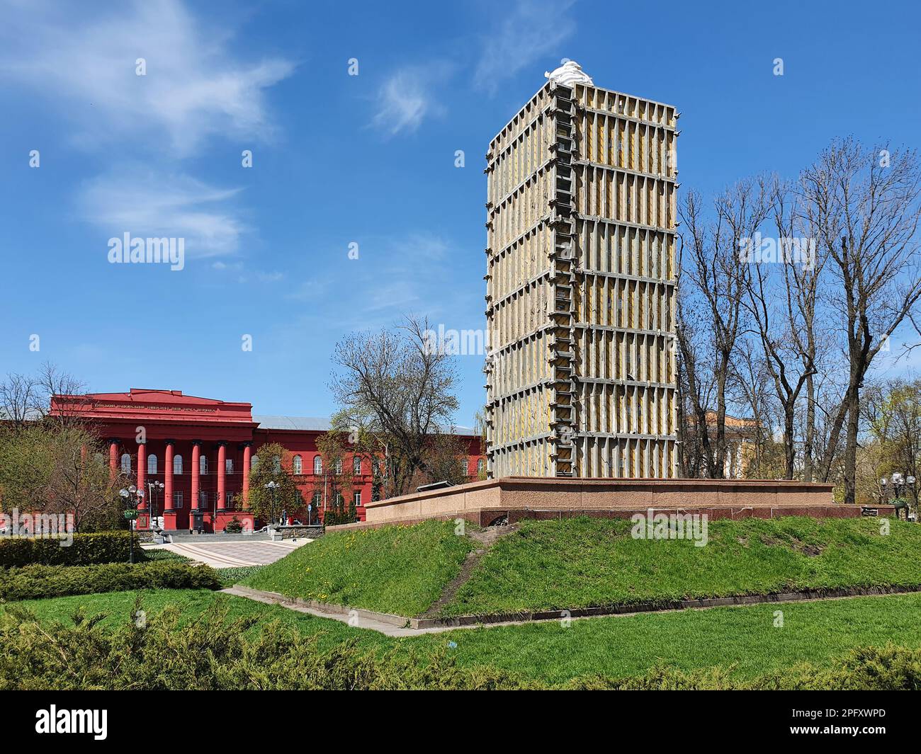 Shevchenko monument in Kyiv's Shevchenko Park, protected by a special ...