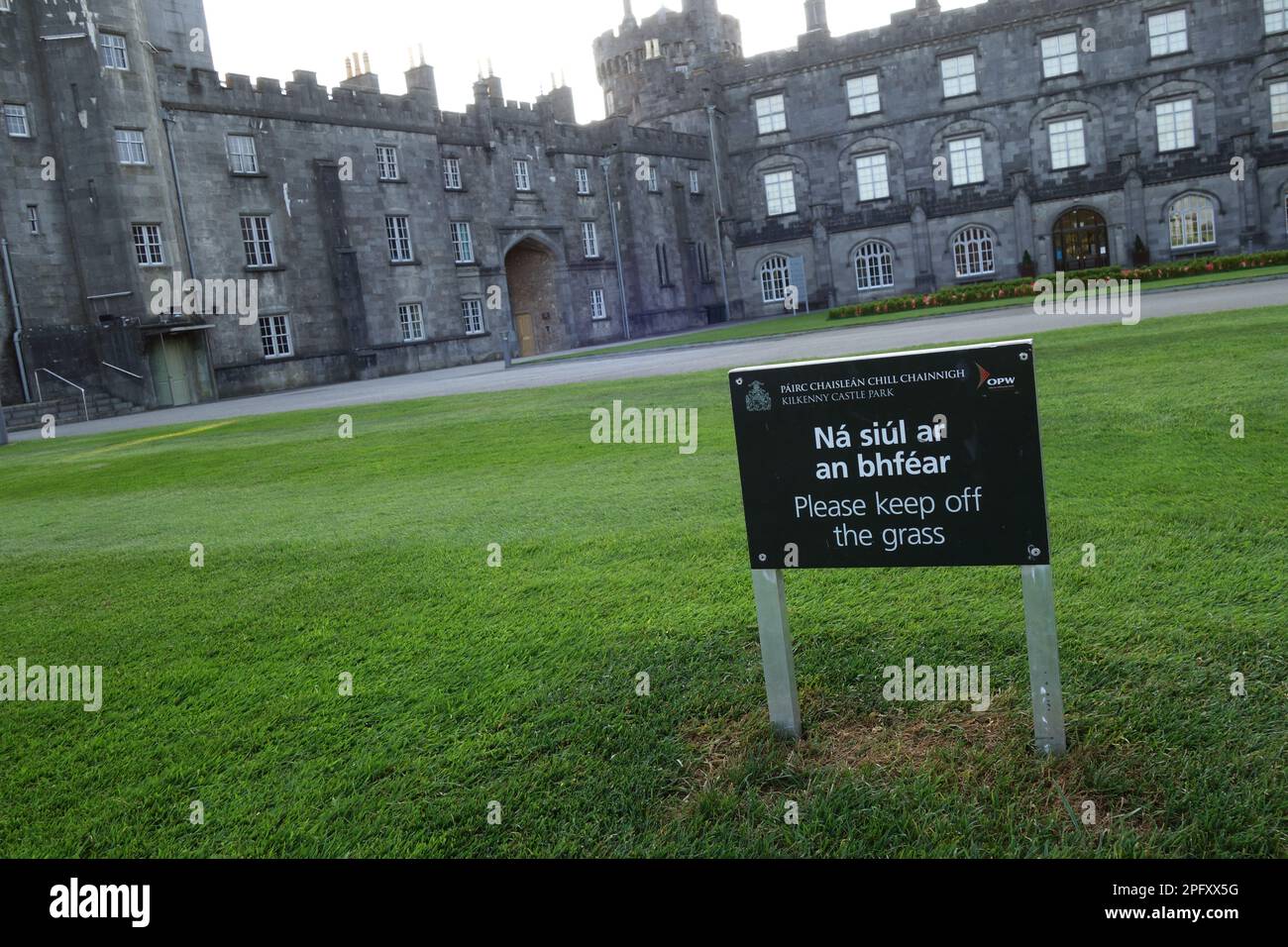 please keep off the grass at Kilkenny Castle, Ireland Stock Photo - Alamy