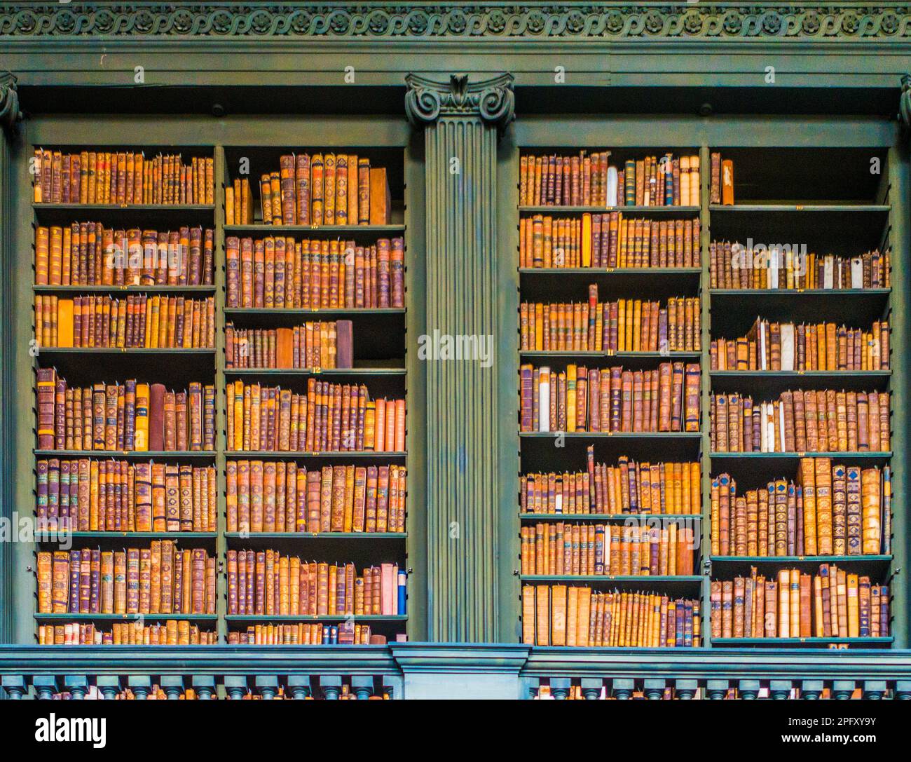 Bookshelves, Library interior, University of Oxford, Oxfordshire, UK ...