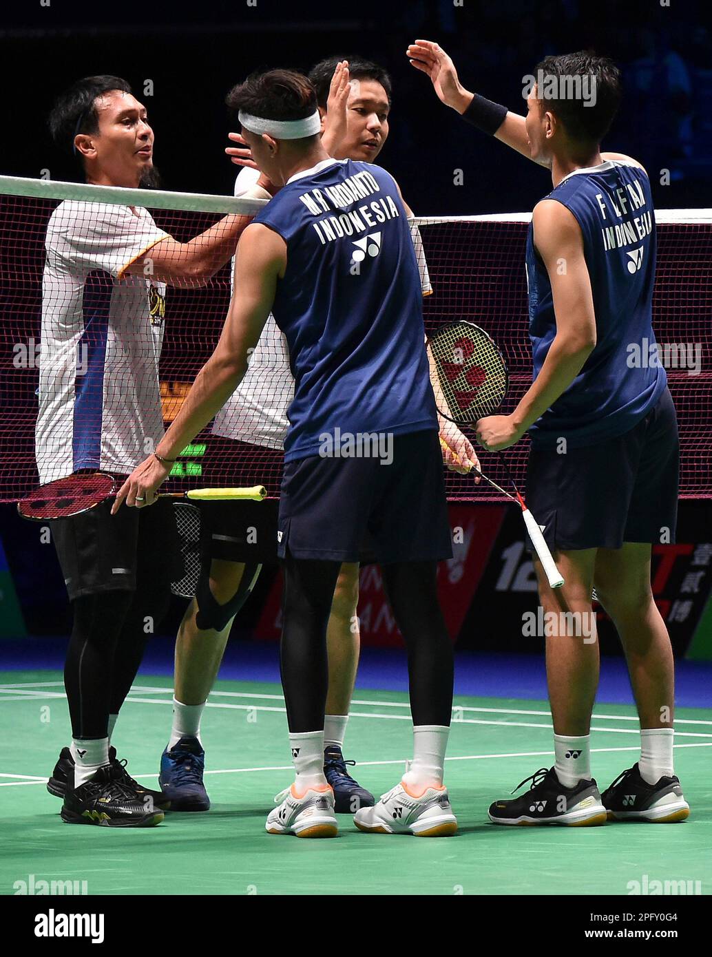 Indonesia's Fajar Alfian and Muhammad Rian Ardinanto, right, shake ...